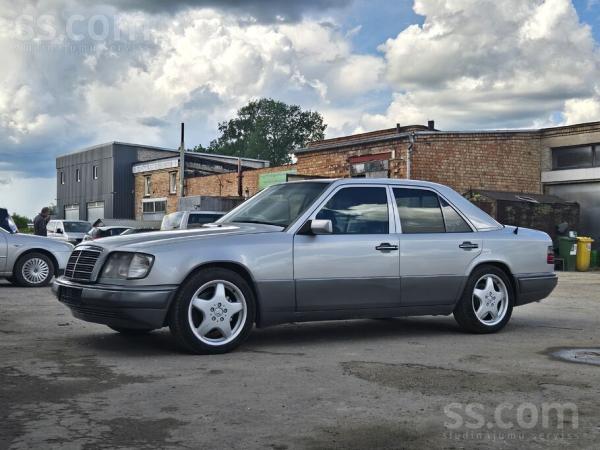 Grey Mercedes-Benz E 300 1995 in Jelgava, with an engine capacity of 3.00 L and mileage of 457 thousand km for 6900 €, photo 1 on AUTOMOTO.COM.LV