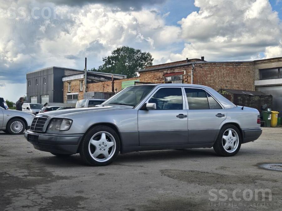 Pelēks Mercedes-Benz E 300 1995 Jelgava, ar dzinēja tilpumu 3.00 L un nobraukumu 457 tūkst. km par 6900 €, foto 1 vietnē AUTOMOTO.COM.LV