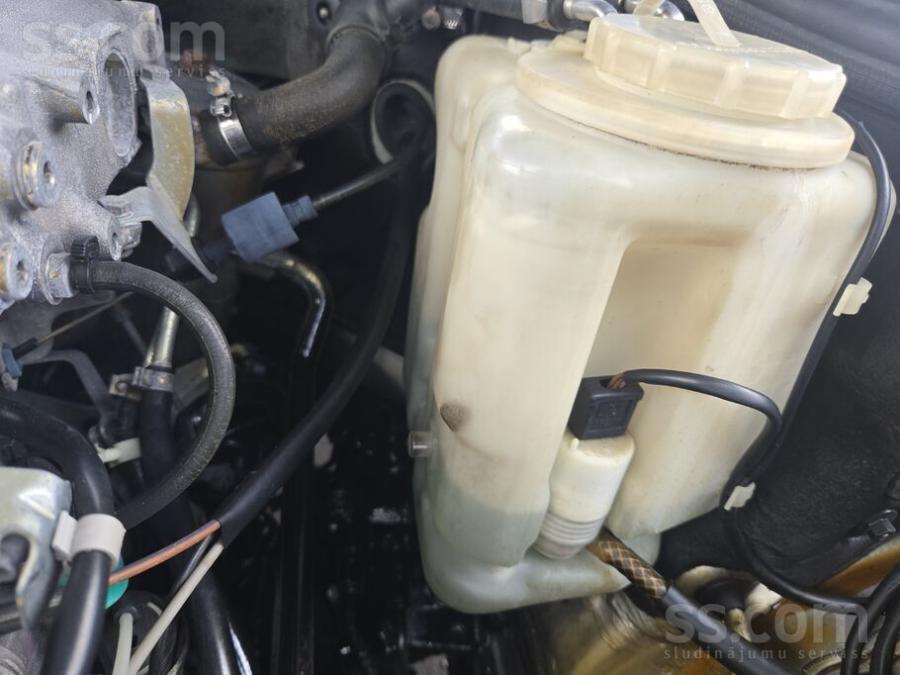 Pelēks Mercedes-Benz E 300 1995 Jelgava, ar dzinēja tilpumu 3.00 L un nobraukumu 457 tūkst. km par 6900 €, foto 10 vietnē AUTOMOTO.COM.LV