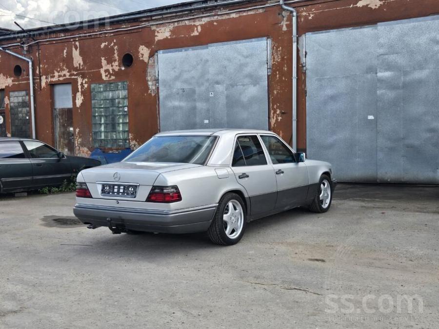 Pelēks Mercedes-Benz E 300 1995 Jelgava, ar dzinēja tilpumu 3.00 L un nobraukumu 457 tūkst. km par 6900 €, foto 16 vietnē AUTOMOTO.COM.LV