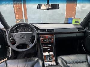 Pelēks Mercedes-Benz E 300 1995 Jelgava, ar dzinēja tilpumu 3.00 L un nobraukumu 457 tūkst. km par 6900 €, foto 23 vietnē AUTOMOTO.COM.LV