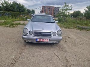 Pelēks Mercedes-Benz E 300 1996 Viļņa, ar dzinēja tilpumu 3.00 L un nobraukumu 293 tūkst. km par 2950 €, foto 3 vietnē AUTOMOTO.COM.LV