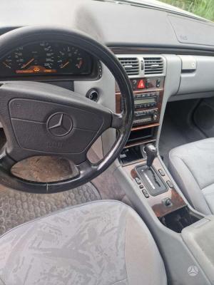 Pelēks Mercedes-Benz E 300 1996 Viļņa, ar dzinēja tilpumu 3.00 L un nobraukumu 293 tūkst. km par 2950 €, foto 12 vietnē AUTOMOTO.COM.LV