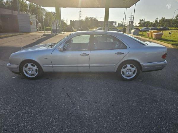 Grey Mercedes-Benz E 300 1998 in Vilnius, with an engine capacity of 3.00 L and mileage of 268 thousand km for 7500 €, photo 5 on AUTOMOTO.COM.LV