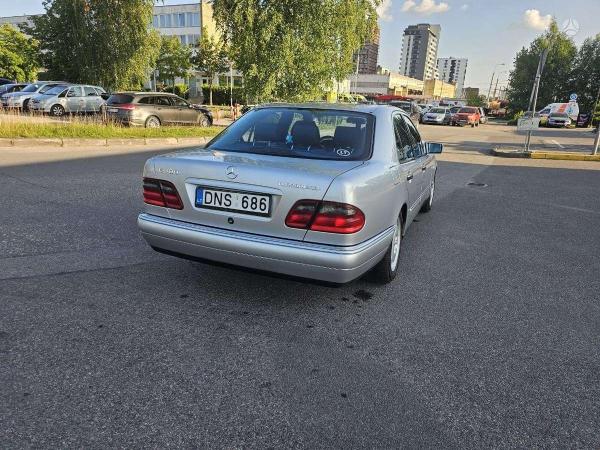 Grey Mercedes-Benz E 300 1998 in Vilnius, with an engine capacity of 3.00 L and mileage of 268 thousand km for 7500 €, photo 9 on AUTOMOTO.COM.LV
