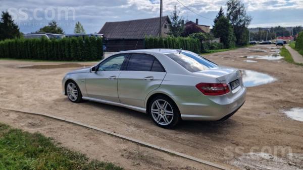 Mercedes-Benz E 300 2011 in Riga on AUTOMOTO.COM.LV Grey Mercedes-Benz E 300 2011 in Riga, with an engine capacity of 3.00 L and mileage of 265 thousand km for 7500 €, photo 4 on AUTOMOTO.COM.LV