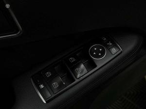 Pelēks Mercedes-Benz E 300 2011 Viļņa, ar dzinēja tilpumu 2.99 L un nobraukumu 246 tūkst. km par 6990 €, foto 20 vietnē AUTOMOTO.COM.LV
