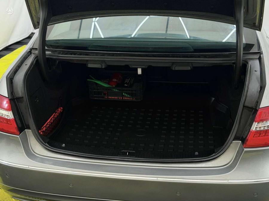 Pelēks Mercedes-Benz E 300 2011 Viļņa, ar dzinēja tilpumu 2.99 L un nobraukumu 246 tūkst. km par 6990 €, foto 13 vietnē AUTOMOTO.COM.LV