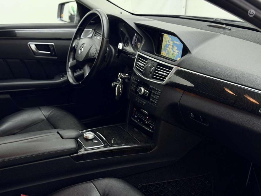 Pelēks Mercedes-Benz E 300 2011 Viļņa, ar dzinēja tilpumu 2.99 L un nobraukumu 246 tūkst. km par 6990 €, foto 16 vietnē AUTOMOTO.COM.LV