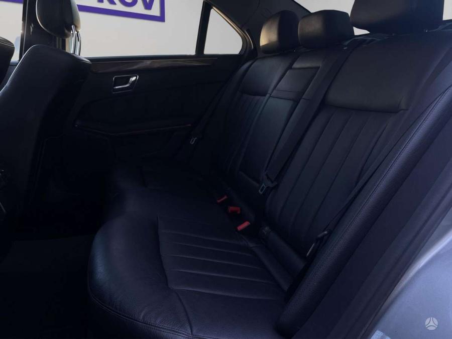 Grey Mercedes-Benz E 300 2011 in Vilnius, with an engine capacity of 3.00 L and mileage of 385 thousand km for 6999 €, photo 12 on AUTOMOTO.COM.LV