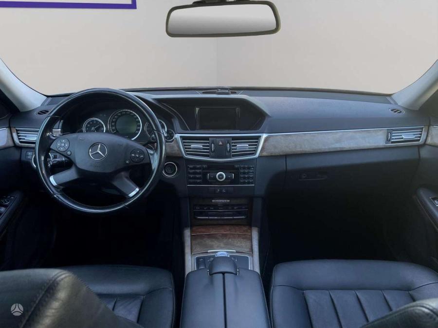 Grey Mercedes-Benz E 300 2011 in Vilnius, with an engine capacity of 3.00 L and mileage of 385 thousand km for 6999 €, photo 13 on AUTOMOTO.COM.LV