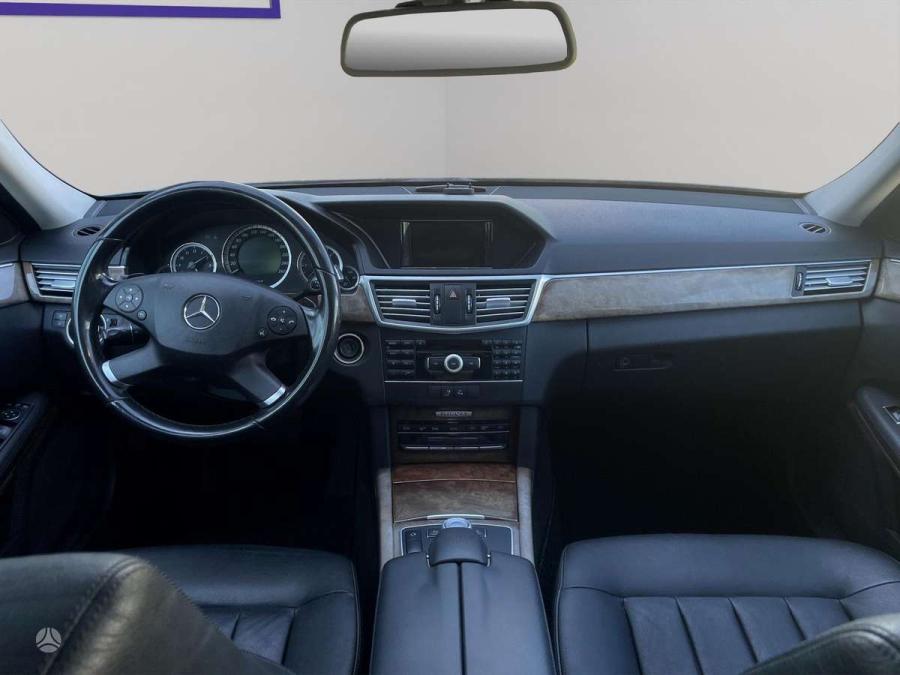 Grey Mercedes-Benz E 300 2011 in Vilnius, with an engine capacity of 3.00 L and mileage of 385 thousand km for 6999 €, photo 13 on AUTOMOTO.COM.LV