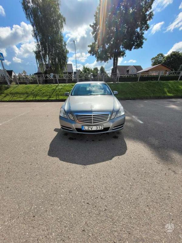 Grey Mercedes-Benz E 300 2012 in Silale, with an engine capacity of 2.99 L and mileage of 488 thousand km for 4300 €, photo 3 on AUTOMOTO.COM.LV