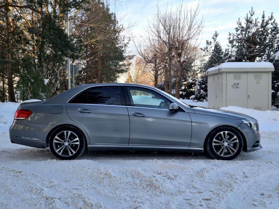 Grey Mercedes-Benz E 300 2013 in Silute, with an engine capacity of 2.99 L and mileage of 398 thousand km for 6600 €, photo 6 on AUTOMOTO.COM.LV