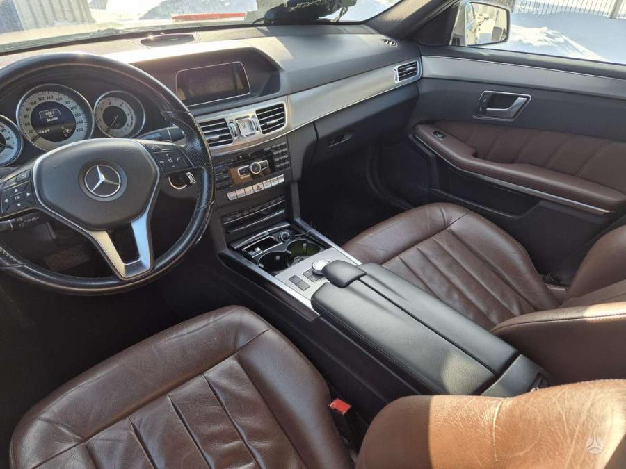Grey Mercedes-Benz E 300 2013 in Silute, with an engine capacity of 2.99 L and mileage of 398 thousand km for 6600 €, photo 13 on AUTOMOTO.COM.LV