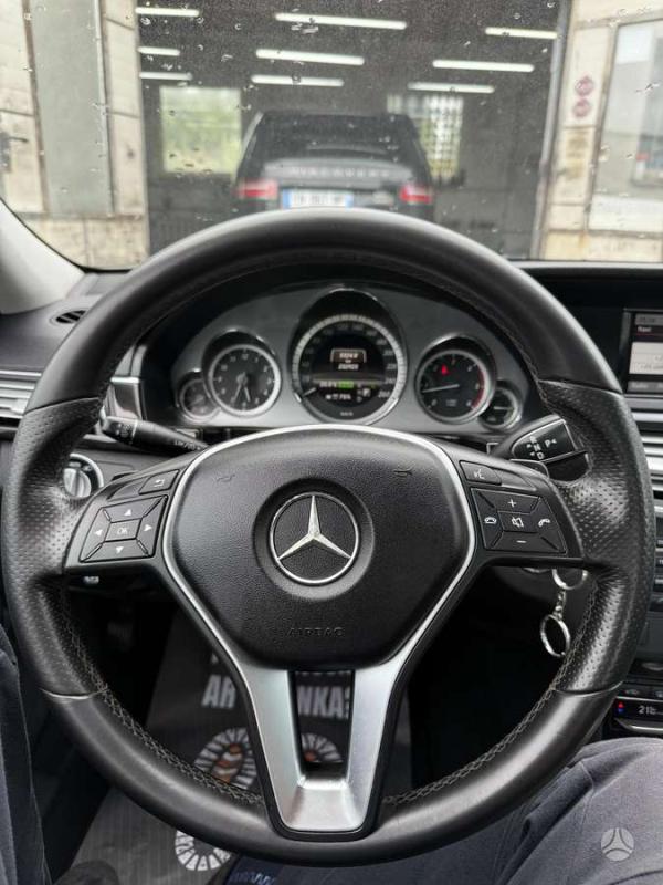 Grey Mercedes-Benz E 300 2013 in Telschi, with an engine capacity of 0.00 L and mileage of 239 thousand km for 8800 €, photo 8 on AUTOMOTO.COM.LV