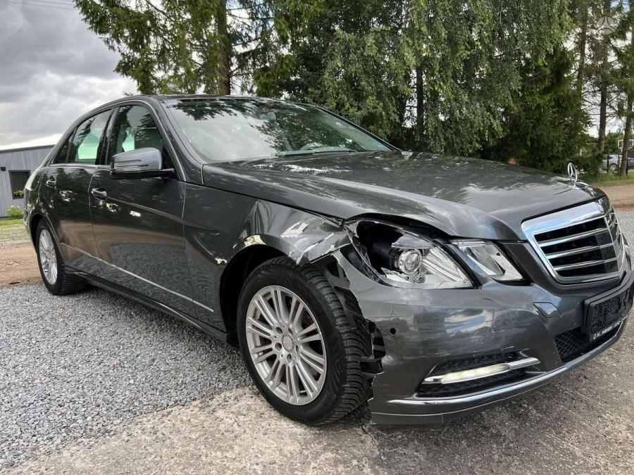 Серый Мерседес Е 300 2013 в Каунас, объемом двигателя 3.50 л и пробегом 204 тыс. км за 7250 €, фото 13 на AUTOMOTO.COM.LV
