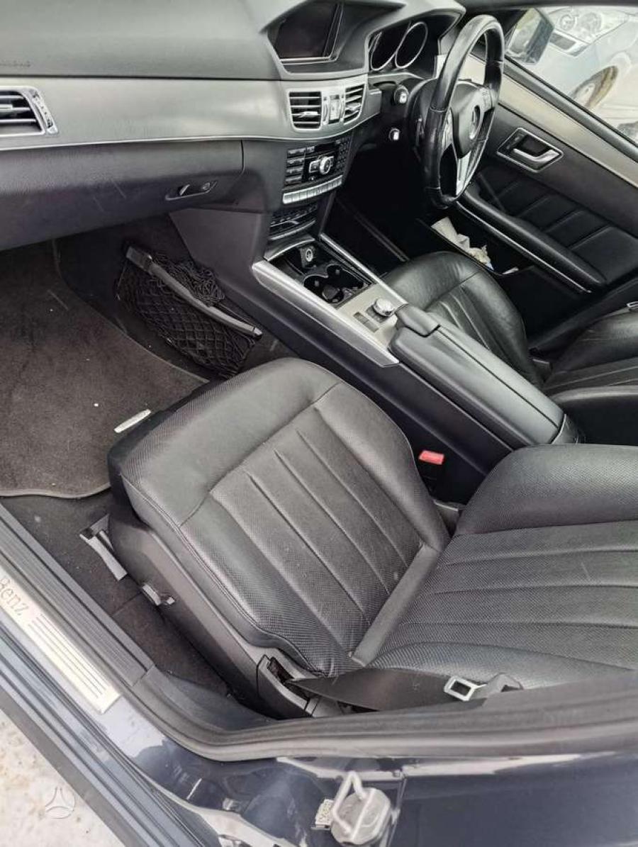 Pelēks Mercedes-Benz E 300 2014 Tauragė, ar dzinēja tilpumu 2.20 L un nobraukumu 200 tūkst. km par 4400 €, foto 3 vietnē AUTOMOTO.COM.LV