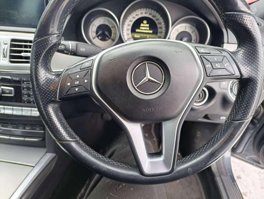 Pelēks Mercedes-Benz E 300 2014 Tauragė, ar dzinēja tilpumu 2.20 L un nobraukumu 200 tūkst. km par 4400 €, foto 6 vietnē AUTOMOTO.COM.LV