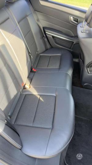 Pelēks Mercedes-Benz E 300 2014 Mažeikiai, ar dzinēja tilpumu 2.99 L un nobraukumu 287 tūkst. km par 13100 €, foto 15 vietnē AUTOMOTO.COM.LV