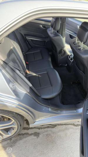 Pelēks Mercedes-Benz E 300 2014 Mažeikiai, ar dzinēja tilpumu 2.99 L un nobraukumu 287 tūkst. km par 13100 €, foto 18 vietnē AUTOMOTO.COM.LV