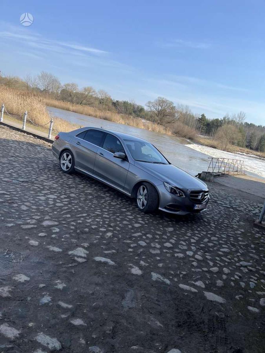 Pelēks Mercedes-Benz E 300 2014 Mažeikiai, ar dzinēja tilpumu 2.99 L un nobraukumu 287 tūkst. km par 13100 €, foto 19 vietnē AUTOMOTO.COM.LV