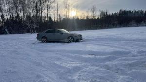 Pelēks Mercedes-Benz E 300 2014 Mažeikiai, ar dzinēja tilpumu 2.99 L un nobraukumu 287 tūkst. km par 13100 €, foto 21 vietnē AUTOMOTO.COM.LV