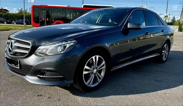 Pelēks Mercedes-Benz E 300 2015 Kauņa, ar dzinēja tilpumu 2.99 L un nobraukumu 336 tūkst. km par 9800 €, foto 3 vietnē AUTOMOTO.COM.LV