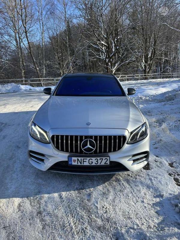 Pelēks Mercedes-Benz E 300 2017 Viļņa, ar dzinēja tilpumu 1.99 L un nobraukumu 105 tūkst. km par 20999 €, foto 1 vietnē AUTOMOTO.COM.LV