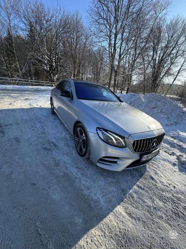 Pelēks Mercedes-Benz E 300 2017 Viļņa, ar dzinēja tilpumu 1.99 L un nobraukumu 105 tūkst. km par 20999 €, foto 2 vietnē AUTOMOTO.COM.LV