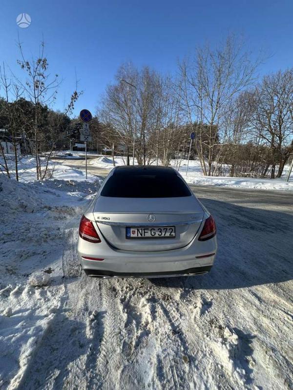 Pelēks Mercedes-Benz E 300 2017 Viļņa, ar dzinēja tilpumu 1.99 L un nobraukumu 105 tūkst. km par 20999 €, foto 3 vietnē AUTOMOTO.COM.LV