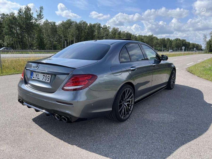 Grey Mercedes-Benz E 300 2017 in Kaunas, with an engine capacity of 1.99 L and mileage of 233 thousand km for 23500 €, photo 5 on AUTOMOTO.COM.LV