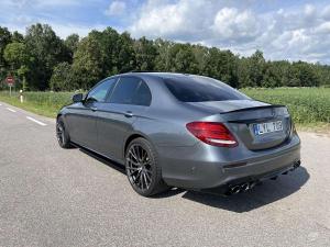 Grey Mercedes-Benz E 300 2017 in Kaunas, with an engine capacity of 1.99 L and mileage of 233 thousand km for 23500 €, photo 7 on AUTOMOTO.COM.LV