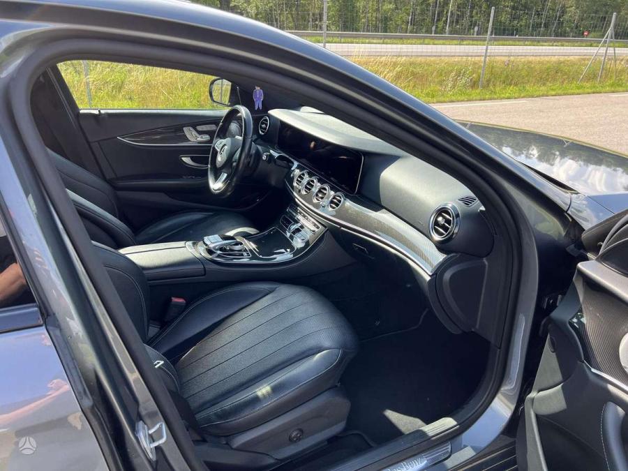 Grey Mercedes-Benz E 300 2017 in Kaunas, with an engine capacity of 1.99 L and mileage of 233 thousand km for 23500 €, photo 15 on AUTOMOTO.COM.LV