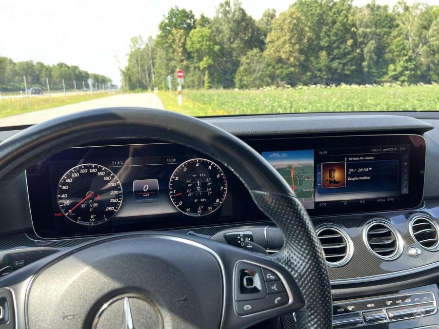Grey Mercedes-Benz E 300 2017 in Kaunas, with an engine capacity of 1.99 L and mileage of 233 thousand km for 23500 €, photo 17 on AUTOMOTO.COM.LV