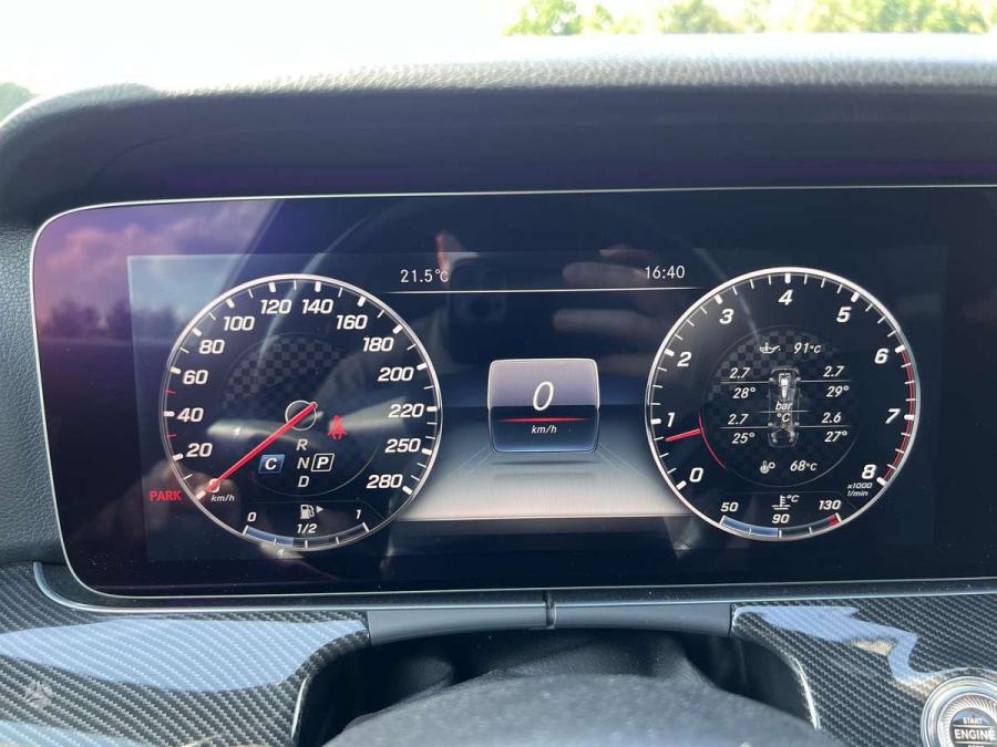 Grey Mercedes-Benz E 300 2017 in Kaunas, with an engine capacity of 1.99 L and mileage of 233 thousand km for 23500 €, photo 19 on AUTOMOTO.COM.LV