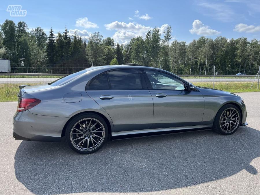 Grey Mercedes-Benz E 300 2017 in Kaunas, with an engine capacity of 2.00 L and mileage of 233 thousand km for 23500 €, photo 4 on AUTOMOTO.COM.LV
