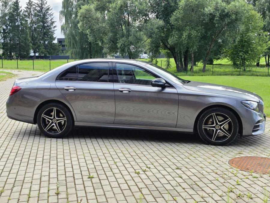 Grey Mercedes-Benz E 300 2019 in Taurage, with an engine capacity of 1.95 L and mileage of 283 thousand km for 20900 €, photo 3 on AUTOMOTO.COM.LV