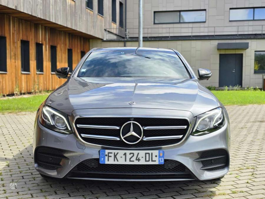Grey Mercedes-Benz E 300 2019 in Taurage, with an engine capacity of 1.95 L and mileage of 283 thousand km for 20900 €, photo 4 on AUTOMOTO.COM.LV