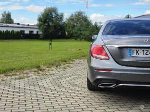 Grey Mercedes-Benz E 300 2019 in Taurage, with an engine capacity of 1.95 L and mileage of 283 thousand km for 20900 €, photo 12 on AUTOMOTO.COM.LV