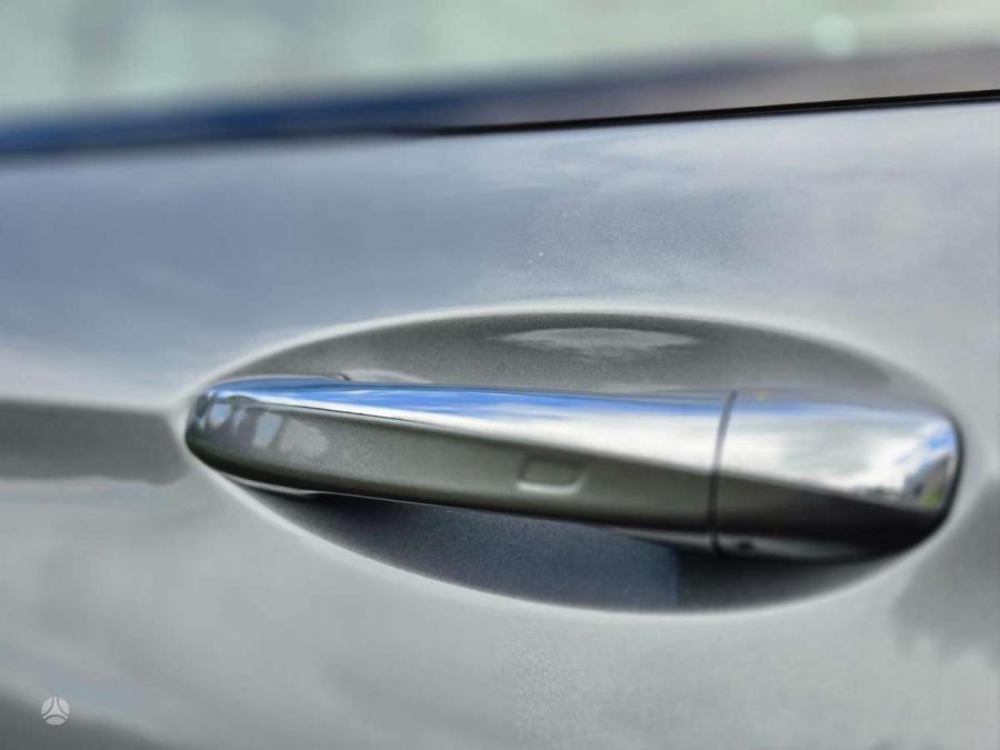 Grey Mercedes-Benz E 300 2019 in Taurage, with an engine capacity of 1.95 L and mileage of 283 thousand km for 20900 €, photo 13 on AUTOMOTO.COM.LV