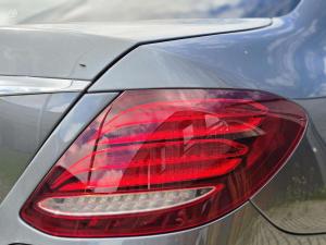 Grey Mercedes-Benz E 300 2019 in Taurage, with an engine capacity of 1.95 L and mileage of 283 thousand km for 20900 €, photo 14 on AUTOMOTO.COM.LV
