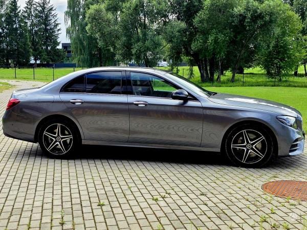 Серый Мерседес Е 300 2019 в Таураге, объемом двигателя 1.95 л и пробегом 284 тыс. км за 19900 €, фото 4 на AUTOMOTO.COM.LV