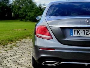 Grey Mercedes-Benz E 300 2019 in Taurage, with an engine capacity of 1.95 L and mileage of 284 thousand km for 19900 €, photo 14 on AUTOMOTO.COM.LV