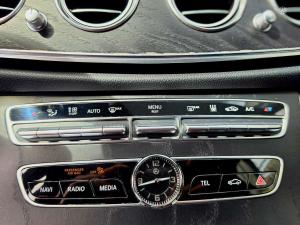Grey Mercedes-Benz E 300 2019 in Taurage, with an engine capacity of 1.95 L and mileage of 284 thousand km for 19900 €, photo 30 on AUTOMOTO.COM.LV