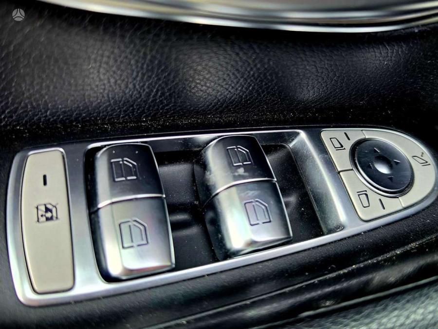 Grey Mercedes-Benz E 300 2019 in Taurage, with an engine capacity of 1.95 L and mileage of 284 thousand km for 19900 €, photo 36 on AUTOMOTO.COM.LV