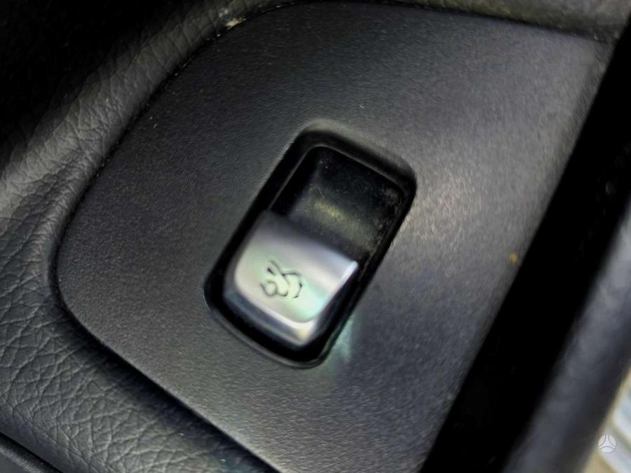 Grey Mercedes-Benz E 300 2019 in Taurage, with an engine capacity of 1.95 L and mileage of 284 thousand km for 19900 €, photo 37 on AUTOMOTO.COM.LV