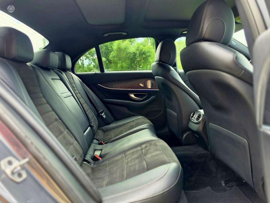 Grey Mercedes-Benz E 300 2019 in Taurage, with an engine capacity of 1.95 L and mileage of 284 thousand km for 19900 €, photo 38 on AUTOMOTO.COM.LV