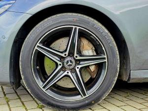 Grey Mercedes-Benz E 300 2019 in Taurage, with an engine capacity of 1.95 L and mileage of 284 thousand km for 19900 €, photo 41 on AUTOMOTO.COM.LV