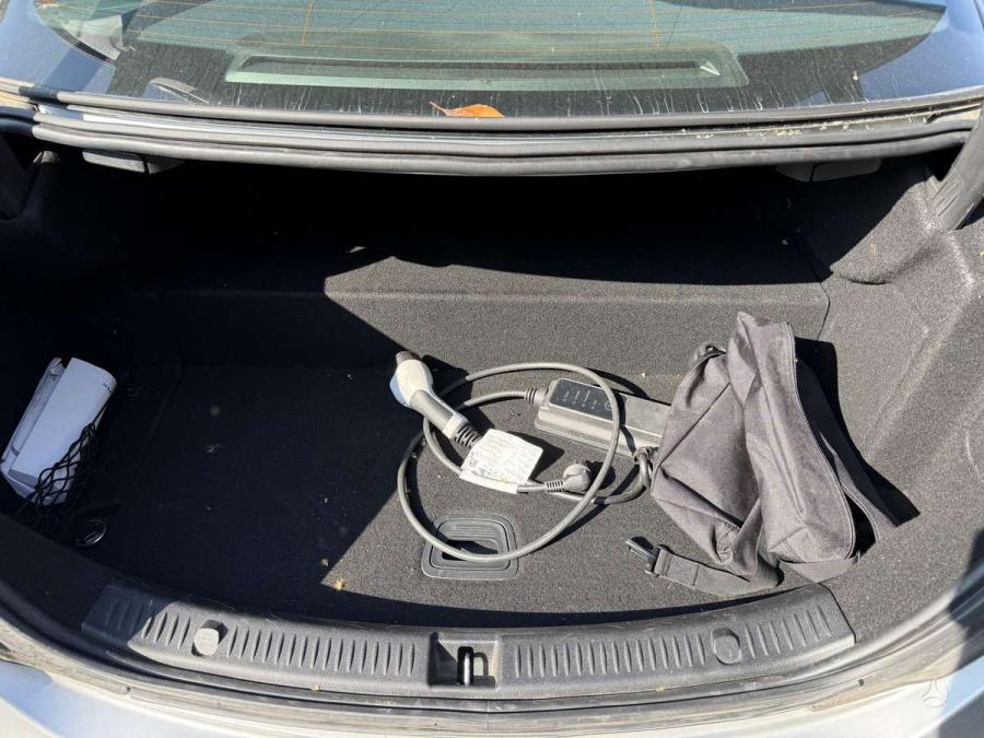 Grey Mercedes-Benz E 300 2019 in Siauliai, with an engine capacity of 1.95 L and mileage of 145 thousand km for 17700 €, photo 14 on AUTOMOTO.COM.LV
